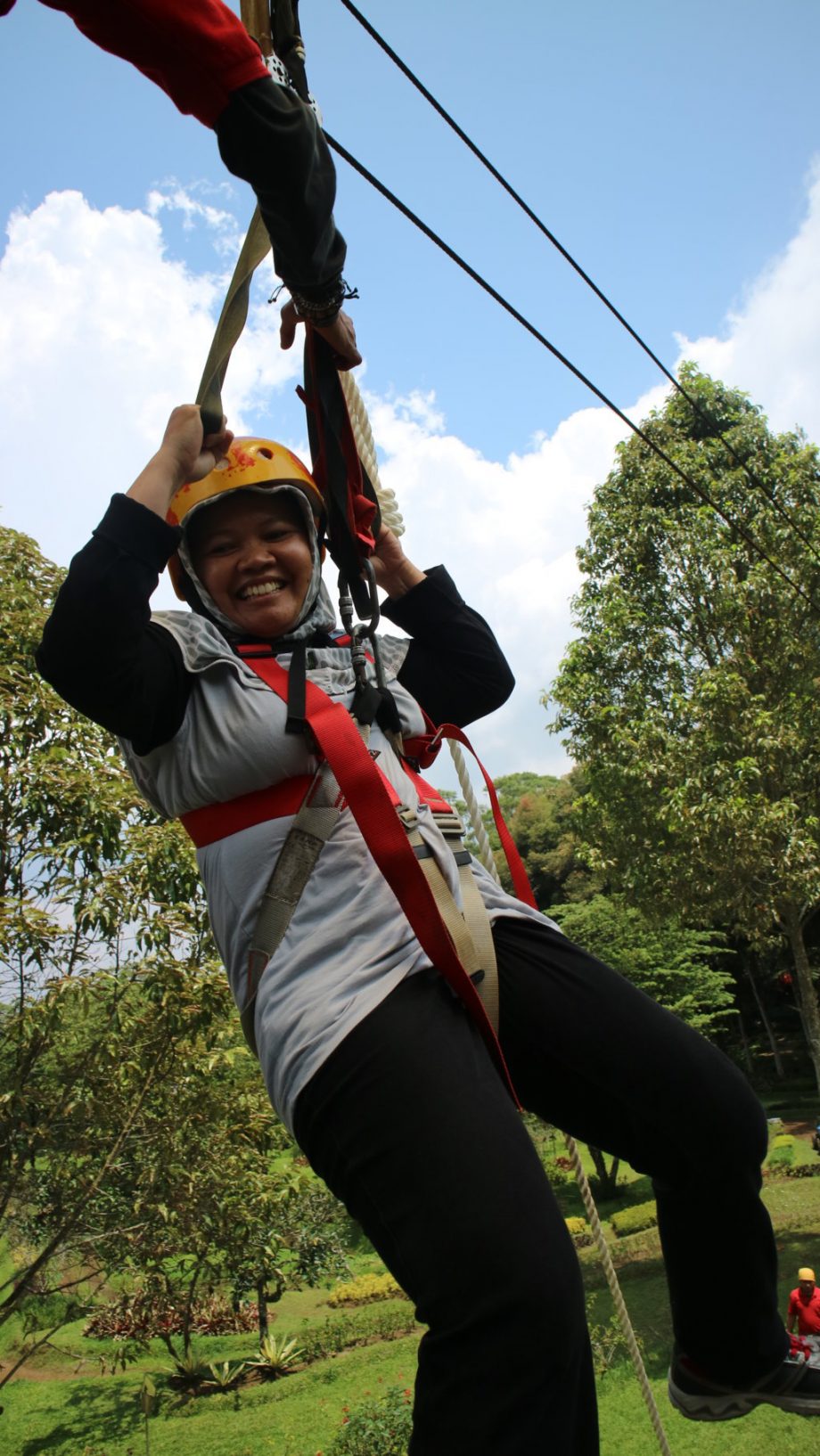 HAPUSKAN KERAGUAN DAN KETAKUTAN DENGAN HIGH ROPES FLYING FOX - OUTBOUND ...